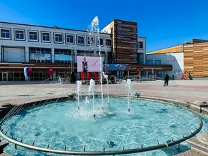 Дворец культуры и спорта им В.А. Ладугина (Sovetskaya ulitsa No:69), kültür ocakları  Dobrianka'dan