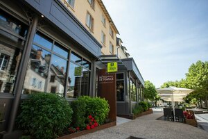 Hôtel de France (Occitanie, Aveyron, Arrondissement de Rodez, Saint-Geniez-d'Olt-et-d'Aubrac, Place du Général de Gaulle, 16), otel