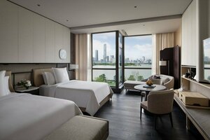 Four Seasons Hotel Suzhou (Jiangsu Province, Suzhou District, Suzhou City, Jinji Lake), otel  Suzhou'dan