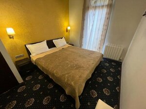 New Royal (Vladimir Meskhishvilis Street No:12, Tbilisi), otel  Tiflis'ten