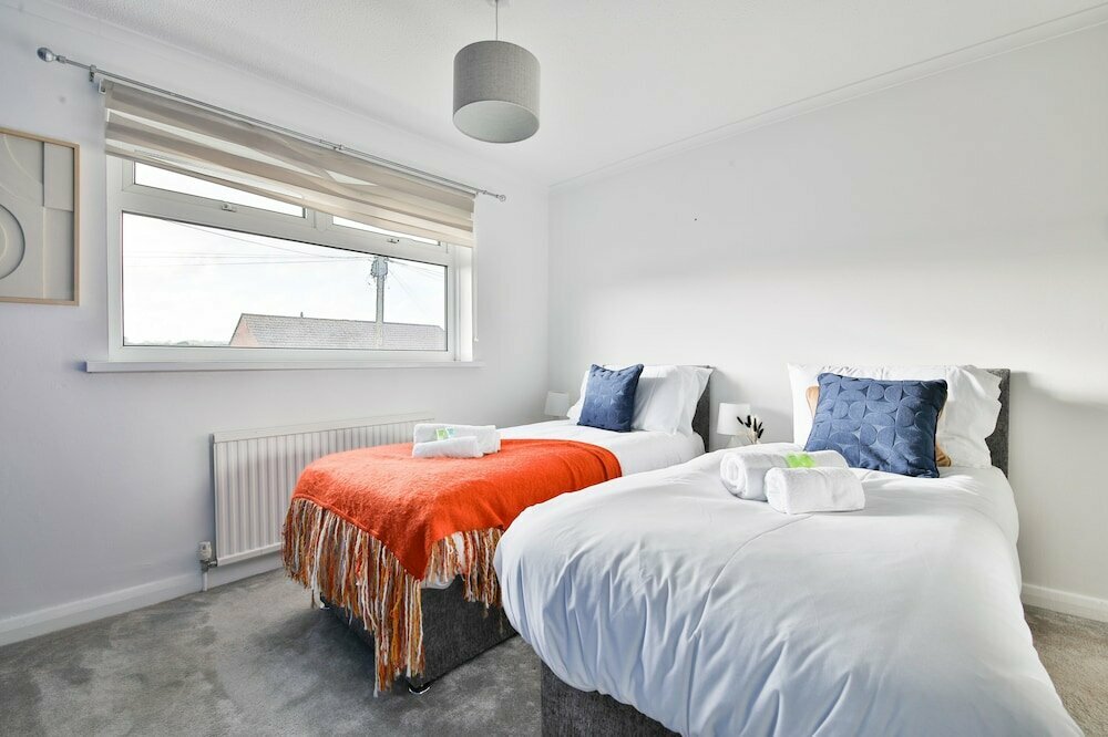 Otel Spacious 3 Bedroom House in Barry, Barry, foto