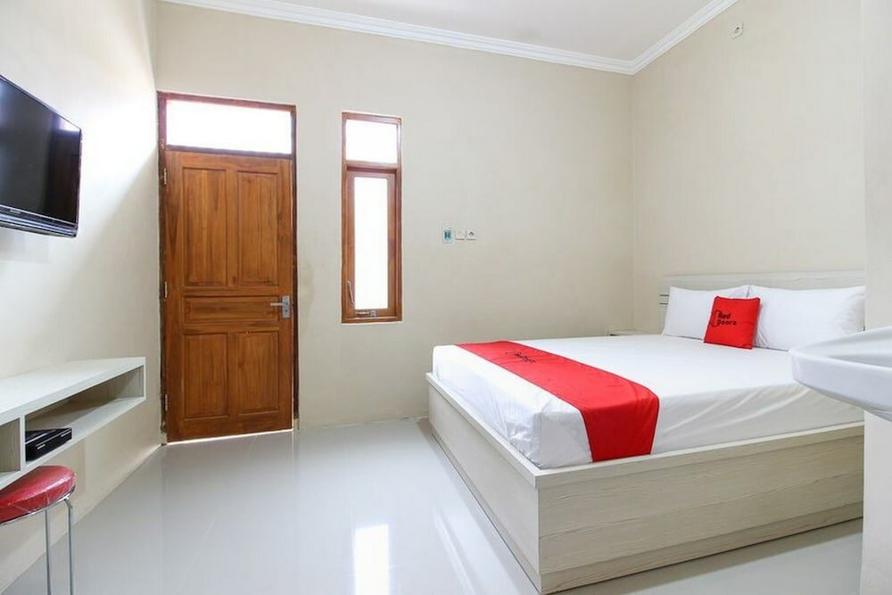 Otel RedDoorz near Balekambang City Park, Surakarta, foto
