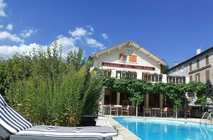 Hotel Le 1050 (Hauts-de-France, Aisne, Arrondissement de Vervins, Martigny, Rue de la Gare), otel
