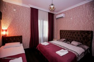 Hotel Balcony Kutaisi (Gaponovis street No:18), otel  Kutaisi'den