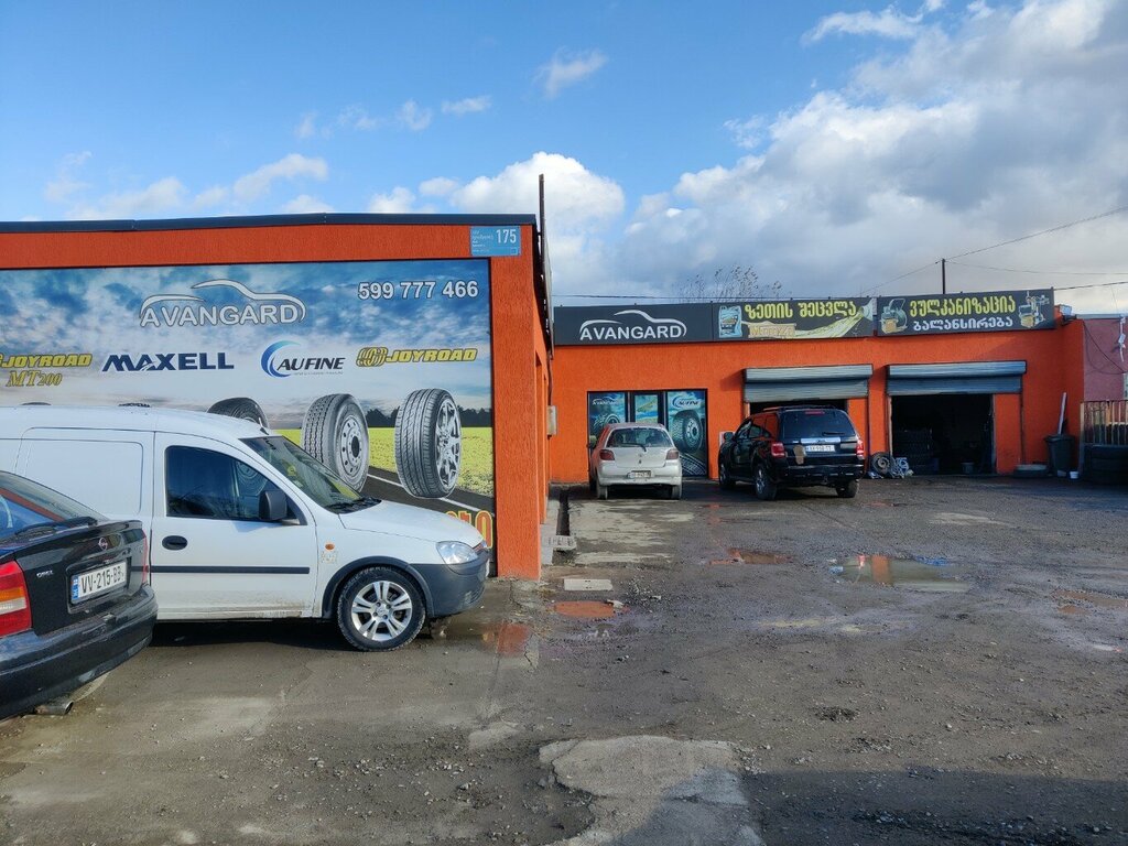 Jant ve lastikçiler Avangard, Tiflis, foto