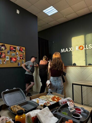 Suşi restoranı Maxi Rolls, Diurtiuli, foto