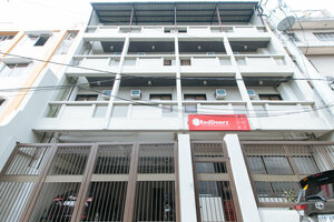 RedDoorz Plus near Osmena Highway 2 (Manila), otel  Manila'dan