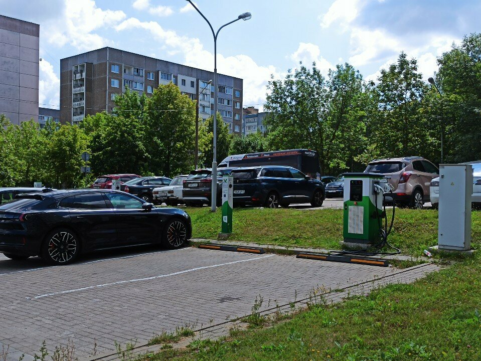 Elektrikli oto şarj istasyonları Malanka, Minsk, foto