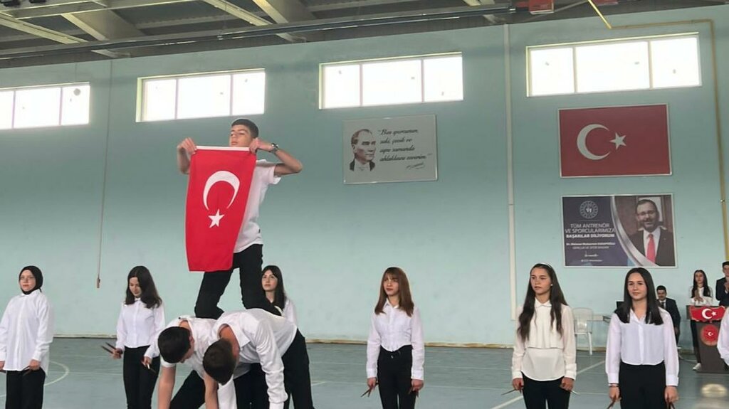 Lise Ağlı Kazım Erdem Çok Programlı Anadolu Lisesi, Ağlı, foto