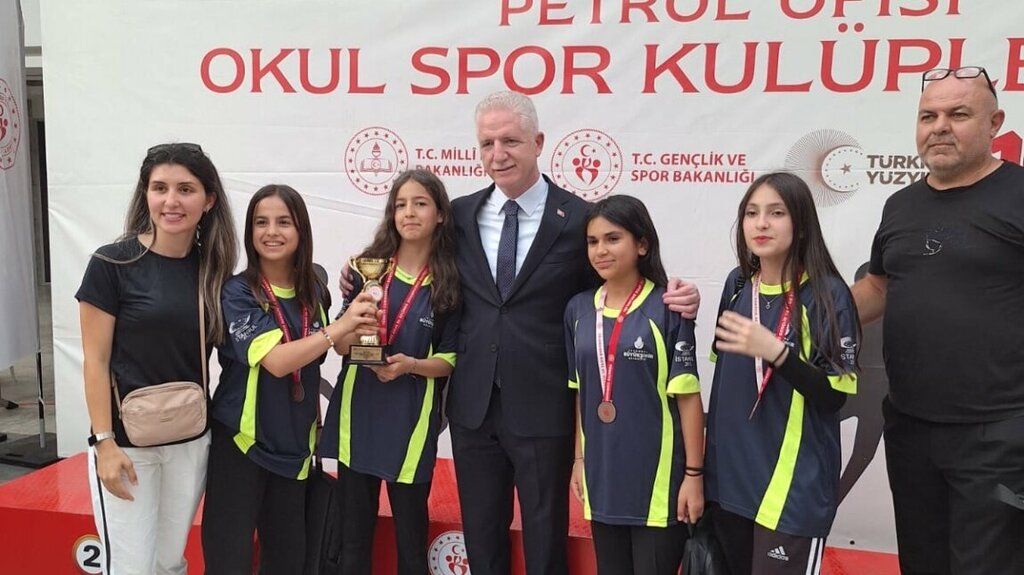 Ortaokul Necdet Semker Ortaokulu, İstanbul, foto