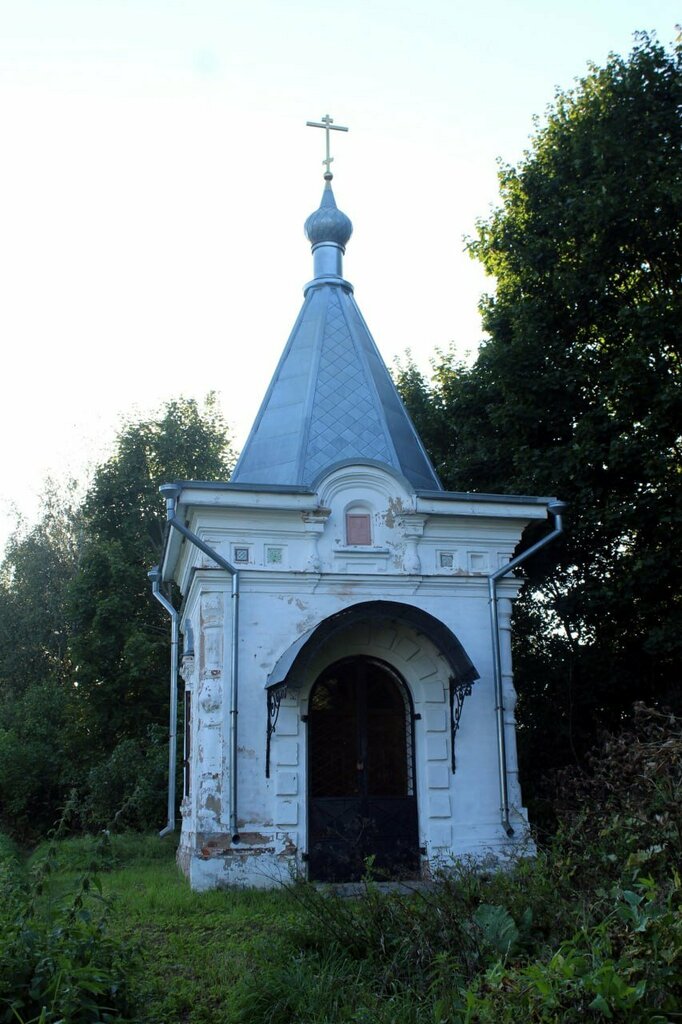 Şapel, haç anıtı Chasovnya V Shultse, Yaroslavskaya oblastı, foto