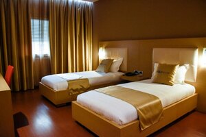 Sky 2 (Tirana, Rruga e Kavajyos), otel  Tiran'dan