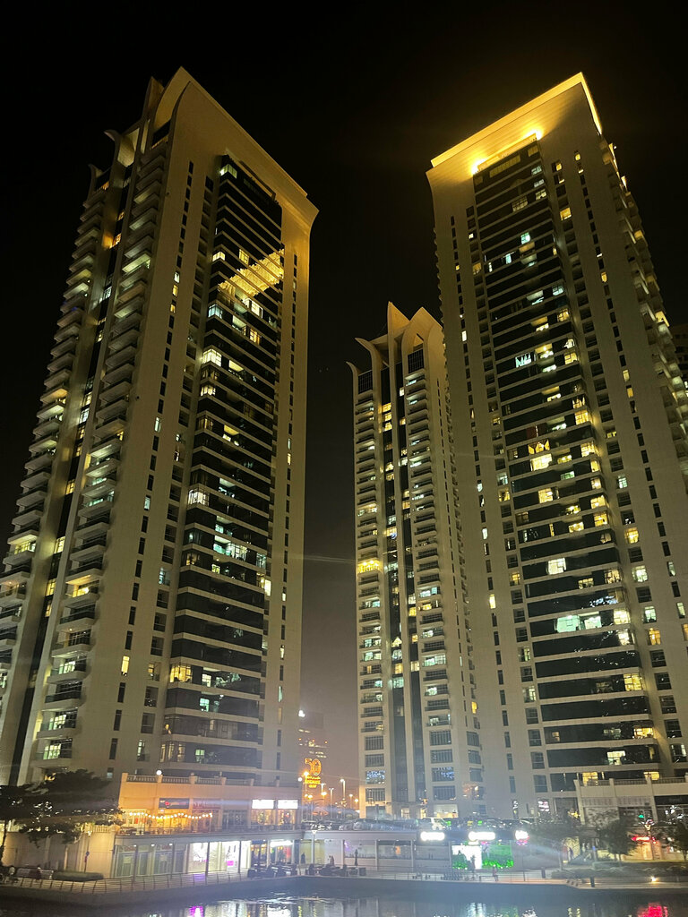 Konut blokları Goldcrest Views, Dubai, foto