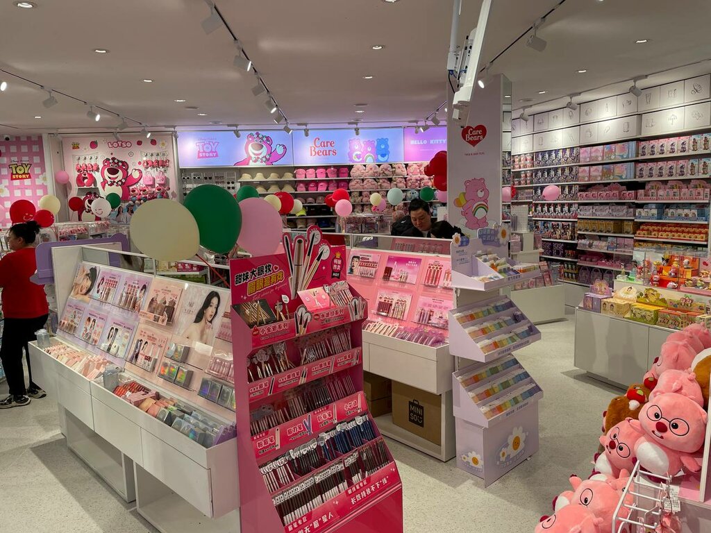Büyük mağazalar Miniso, Jilin, foto
