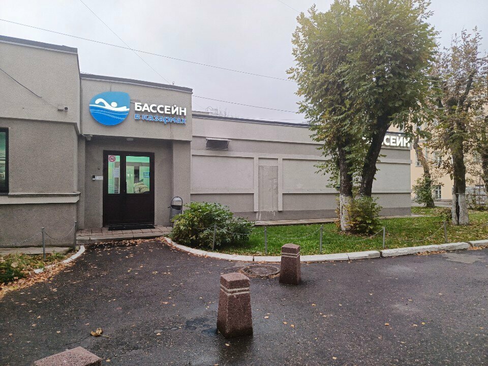 Yüzme havuzları Basseyn V Kazarmah, Yaroslavl, foto