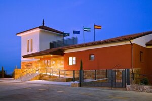 Hotel Y Apartamentos Quinto Cecilio (Comunidad Autónoma de Extremadura, Cáceres, Calle N), otel  Ekstremadura'dan