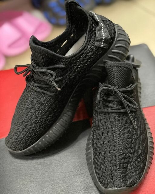 Giyim mağazası The world of clothes and shoes, Kostanay, foto