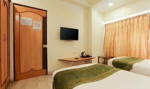 Itsy by Treebo - Hill View Ex (State of Maharashtra, Pune, Aqua Line, Deccan Gymkhana), otel  Pune'den