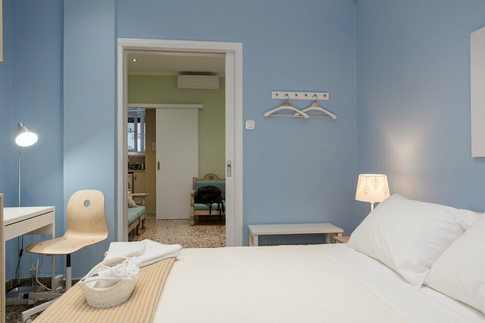Otel Grandma's Chic & Bright Athenian Home with a Patio, Atina, foto