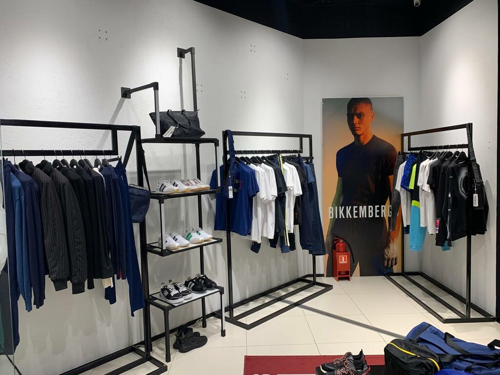 Giyim mağazası Love Moschino Outlet, Almatı, foto