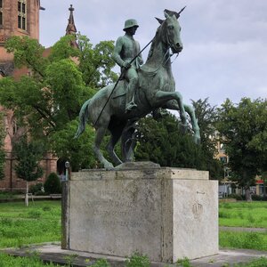 Leibdragonerdenkmal (Baden-Württemberg, Karlsruhe, Kaiserallee), anıt, heykel  Karlsruhe'den