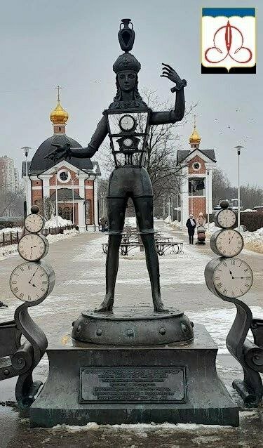 Dekorasyon ve süsleme, onur panosu Человек-часы, Şçolkovo, foto