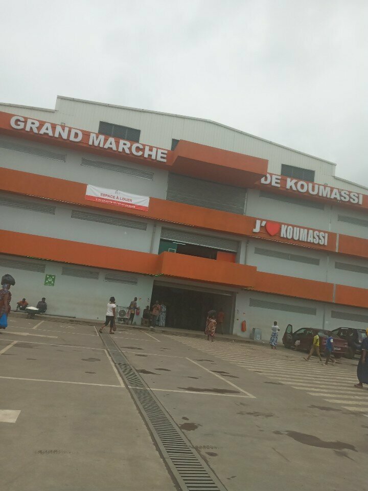Pazarlar ve çarşılar Main Market Koumassi, Abican, foto