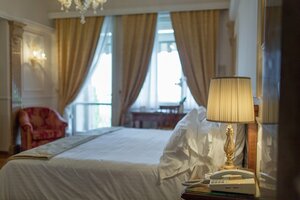 Villa Cortine Palace Relais Chateaux (Lombardy, Brescia, Sirmione), otel  Sirmione'den