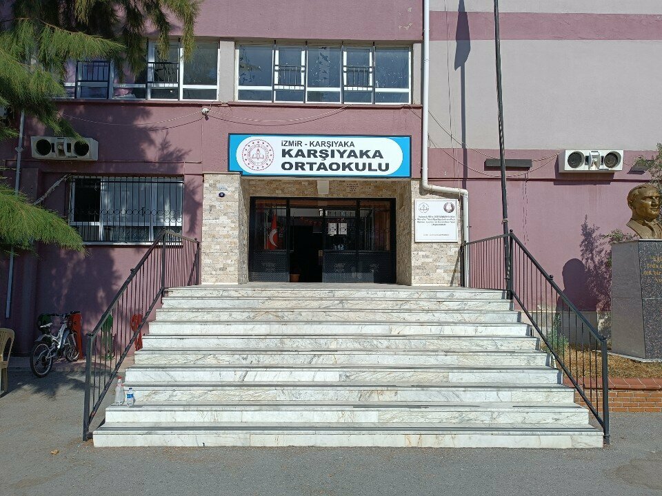 Ortaokul Karşıyaka Ortaokulu, İzmir, foto