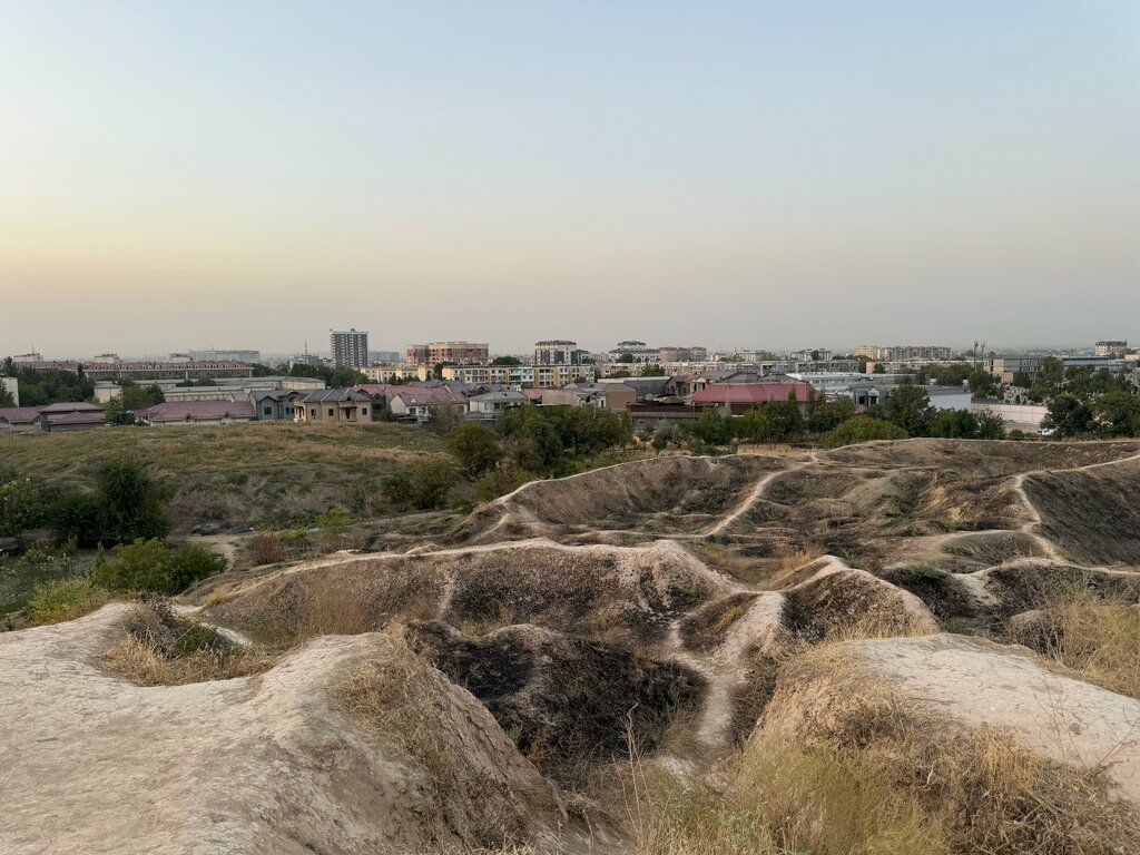 Turistik yerler Yunusabat Aktepesi Arkeolojik Alanı, Taşkent, foto