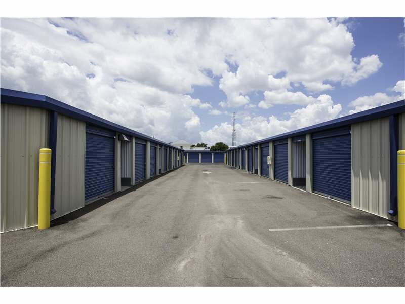 Karavan Extra Space Storage, St Petersburg, foto