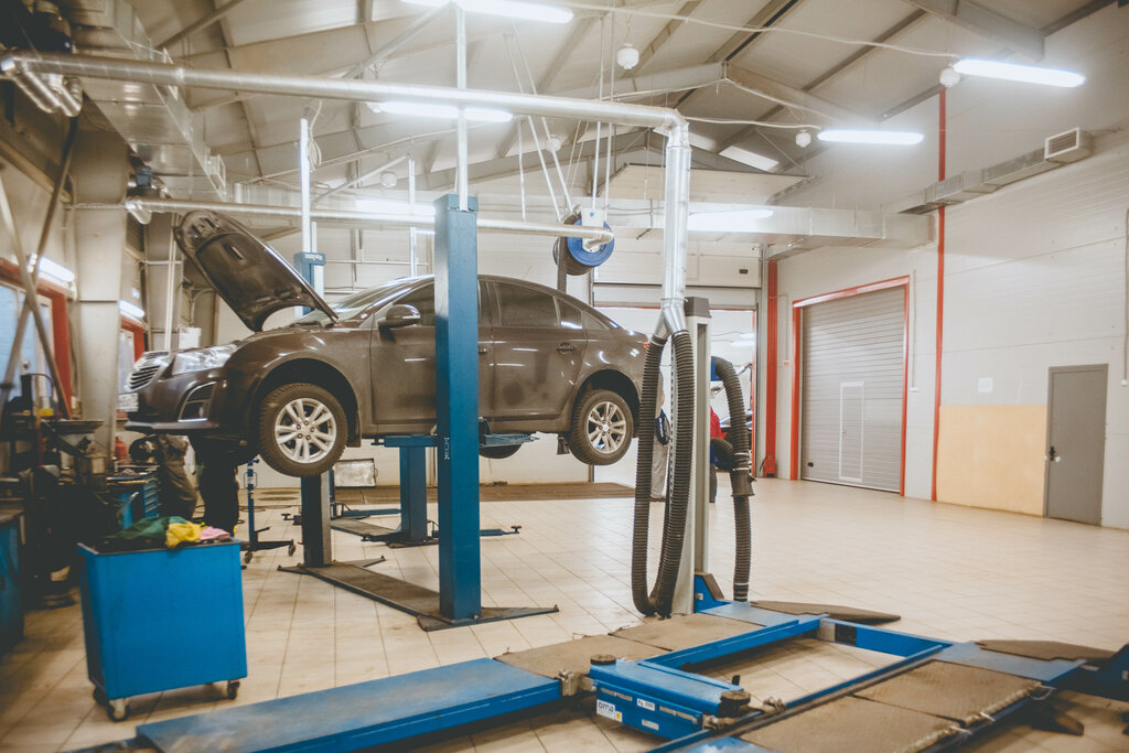 Otomobil servisi Avtotsentr na Orekhovom bulvare, Moskova, foto