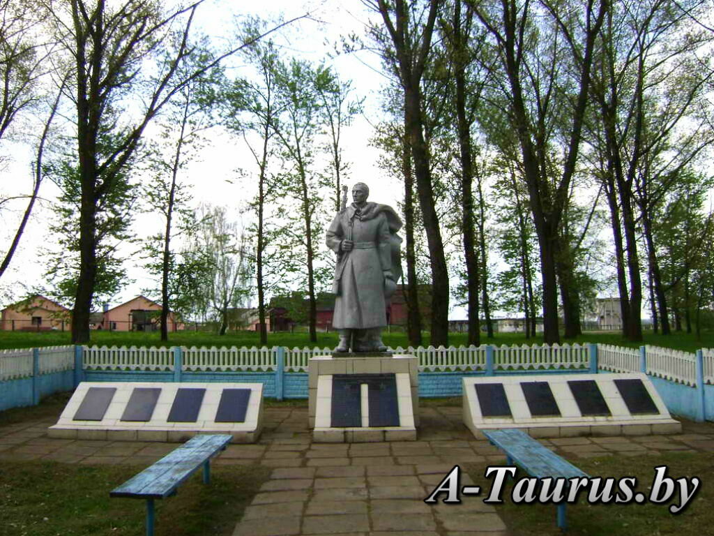 Anıt, heykel Братская могила советских воинов, Mogiliovskaya oblastı, foto