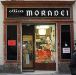 Ottica Moradei (Liguria, Genova, Via Balbi), optik cihazlar ve ekipmanlar  Cenova'dan