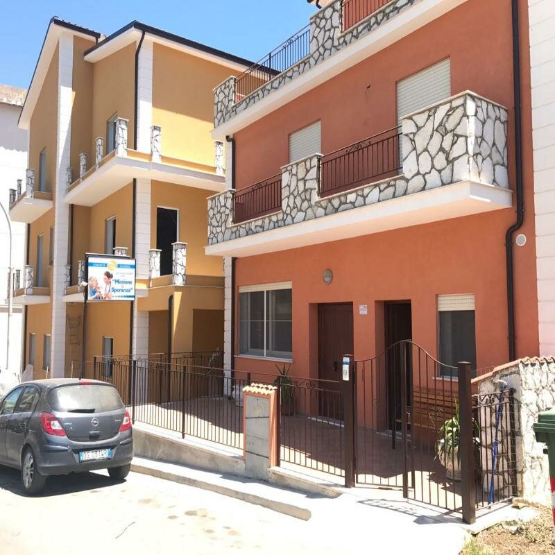 Huzurevi, bakımevi Casa di Riposo Missione Speranza Madre Teresa di Calcutta, Sicilya, foto