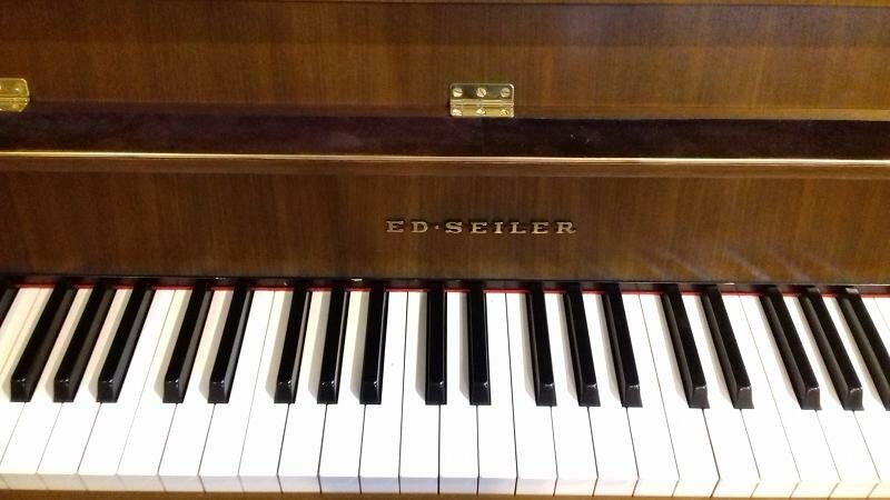 Müzik enstrumanların tamiri Kaulmann Robert junior, Bavyera, foto