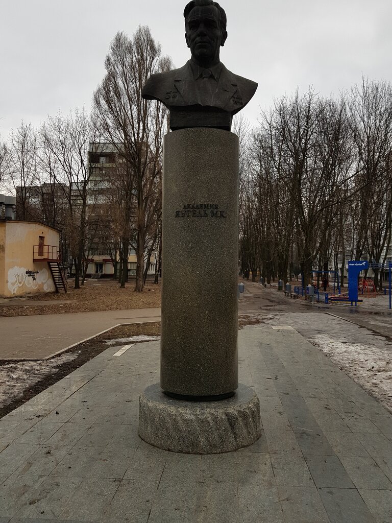 Anıt, heykel М.К. Янгель, Dnepropetrovsk, foto