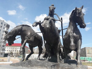 Рвущаяся тройка лошадей (Republic of Sakha (Yakutia), Town of Lensk), park, sokak heykeli  Lensk'ten
