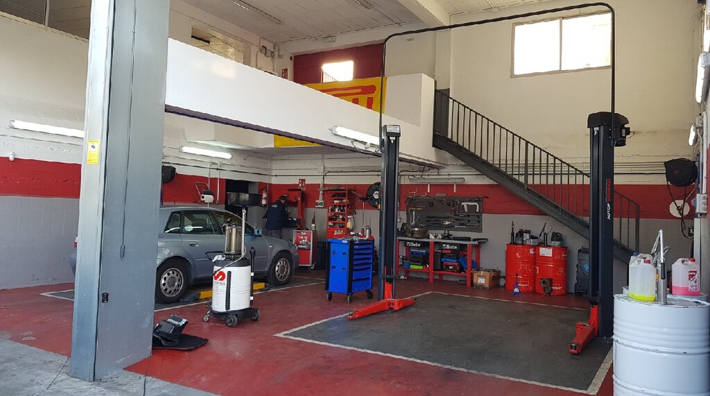 Otomobil servisi Cambeiro Motorsport, Galisya, foto