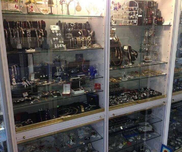 Pazarlar ve çarşılar Props Outlet dell'Usato, Milano, foto
