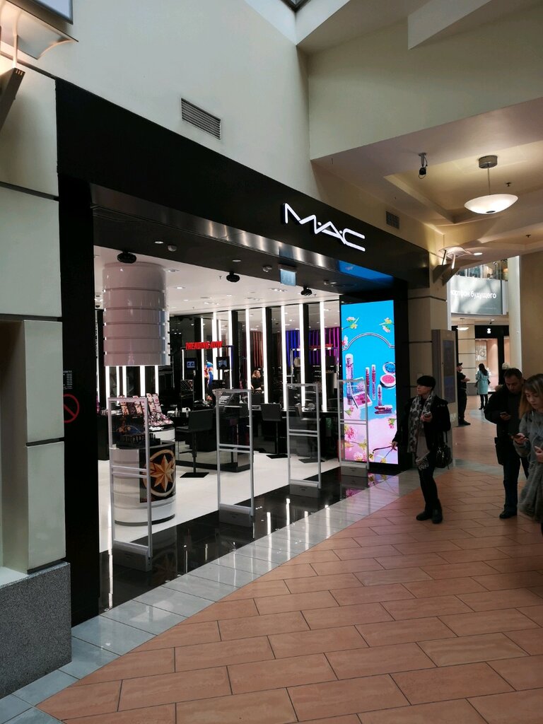 Kozmetik ve parfümeri mağazaları Mac Cosmetics, Moskova, foto