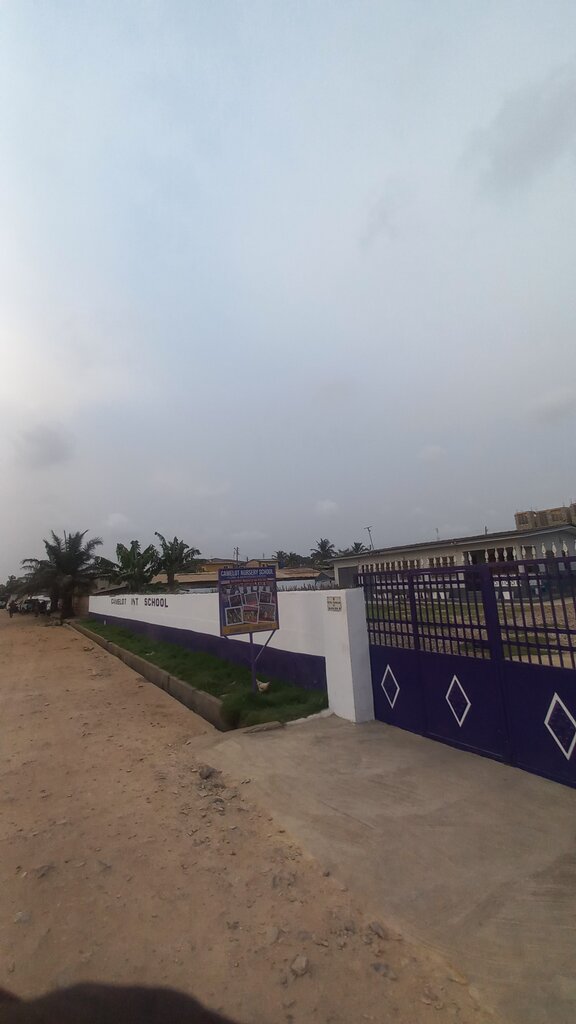 Ortaokul Camelot nursery school, Akra, foto