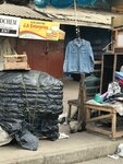 Ja ent (Okaikwei Street No:5), boya ve cila malzemeleri üretim ve satış yerleri  Akra'dan