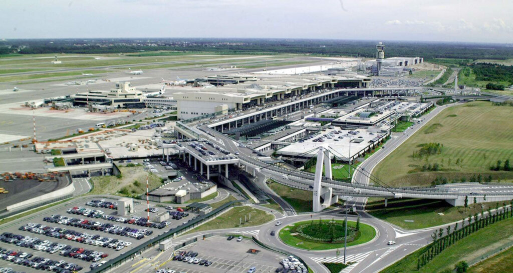 Havaalanları Milano-Malpensa Havalimanı, Lombardiya, foto
