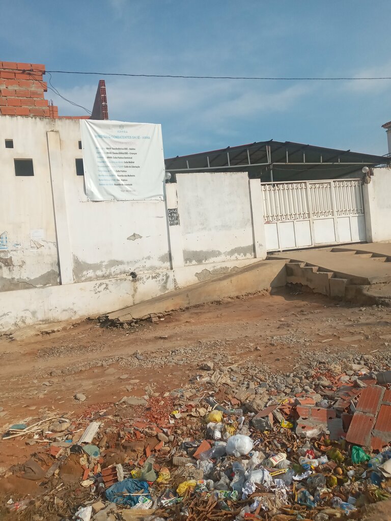 Protestan kilisesi Igreja Pentecostal Combatentes da Fé em Viana, Loanda, foto