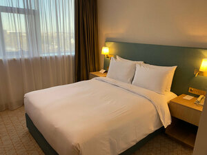 DoubleTree by Hilton Shymkent (Baýyrjan Momyshuly dańǵyly No:43, Shymkent), otel  Çimkent'ten (Şımkent'ten)