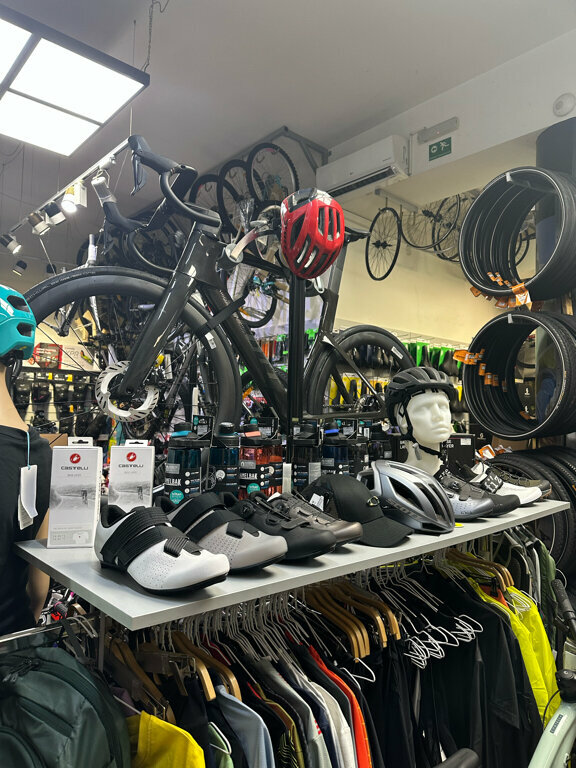 Bisiklet tamircileri Planet Bike Serbia, Belgrad, foto