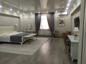 Grand Holiday Hall (Baıan batyr kóshesi No:115), otel  Pavlodar'dan