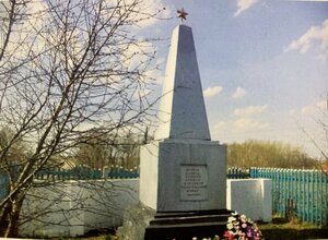 Обелиск воинам, павшим в годы Великой Отечественной войны (Chuvash Republic, Urmarskiy munitsipalny okrug, derevnya Shikhabylovo, ulitsa Lenina), anıt, heykel  Çuvaşya'dan