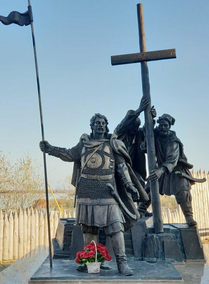 Anıt, heykel Памятник основателям острога, Salehard, foto